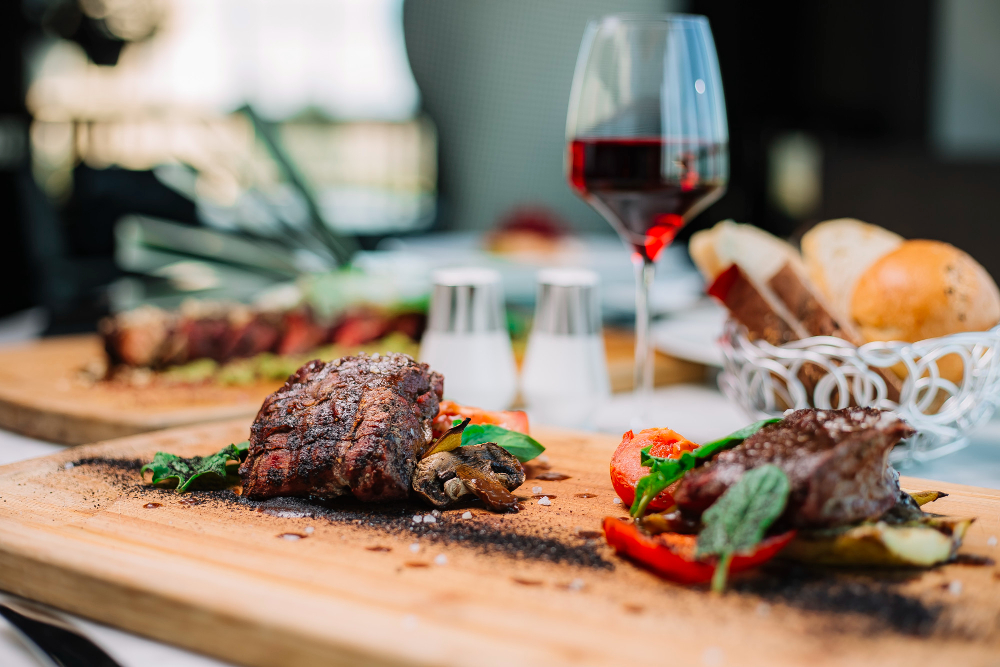 Quel vin choisir pour accompagner une viande rouge ? – Des beaux plats